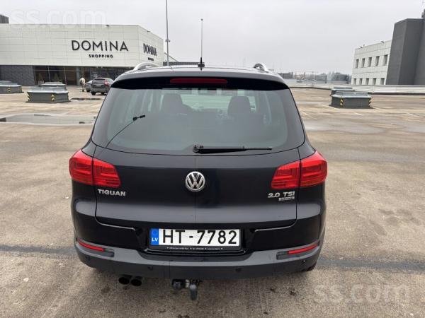 Black Volkswagen Tiguan 2011 in Riga, with an engine capacity of 2.00 L and mileage of 220 thousand km for 7000 €, photo 4 on AUTOMOTO.COM.LV