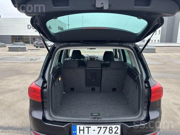 Black Volkswagen Tiguan 2011 in Riga, with an engine capacity of 2.00 L and mileage of 220 thousand km for 7000 €, photo 5 on AUTOMOTO.COM.LV