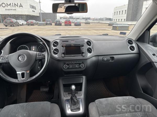 Black Volkswagen Tiguan 2011 in Riga, with an engine capacity of 2.00 L and mileage of 220 thousand km for 7000 €, photo 7 on AUTOMOTO.COM.LV