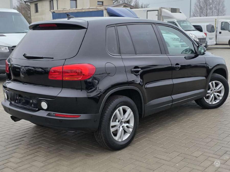 Melns Volkswagen Tiguan 2011 Tauragė, ar dzinēja tilpumu 1.39 L un nobraukumu 189 tūkst. km par 6150 €, foto 3 vietnē AUTOMOTO.COM.LV