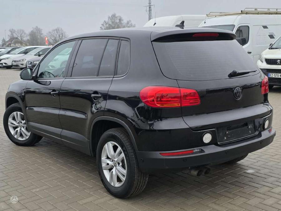 Melns Volkswagen Tiguan 2011 Tauragė, ar dzinēja tilpumu 1.39 L un nobraukumu 189 tūkst. km par 6150 €, foto 4 vietnē AUTOMOTO.COM.LV