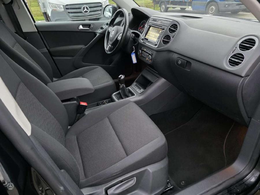 Melns Volkswagen Tiguan 2011 Tauragė, ar dzinēja tilpumu 1.39 L un nobraukumu 189 tūkst. km par 6150 €, foto 17 vietnē AUTOMOTO.COM.LV