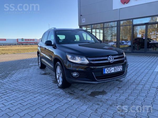 Black Volkswagen Tiguan 2011 in Jekabpils, with an engine capacity of 2.00 L and mileage of 246 thousand km for 7900 €, photo 1 on AUTOMOTO.COM.LV