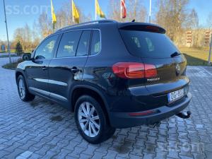 Black Volkswagen Tiguan 2011 in Jekabpils, with an engine capacity of 2.00 L and mileage of 246 thousand km for 7900 €, photo 4 on AUTOMOTO.COM.LV