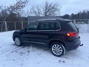 Black Volkswagen Tiguan 2011 in Daugavpils, with an engine capacity of 2.00 L and mileage of 213 thousand km for 9590 €, photo 3 on AUTOMOTO.COM.LV