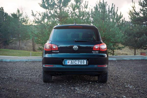 Black Volkswagen Tiguan 2011 in Kaunas, with an engine capacity of 1.97 L and mileage of 269 thousand km for 6500 €, photo 7 on AUTOMOTO.COM.LV