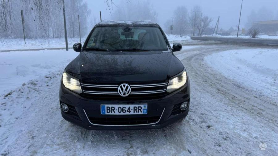 Melns Volkswagen Tiguan 2011 Tauragė, ar dzinēja tilpumu 1.97 L un nobraukumu 301 tūkst. km par 7700 €, foto 1 vietnē AUTOMOTO.COM.LV