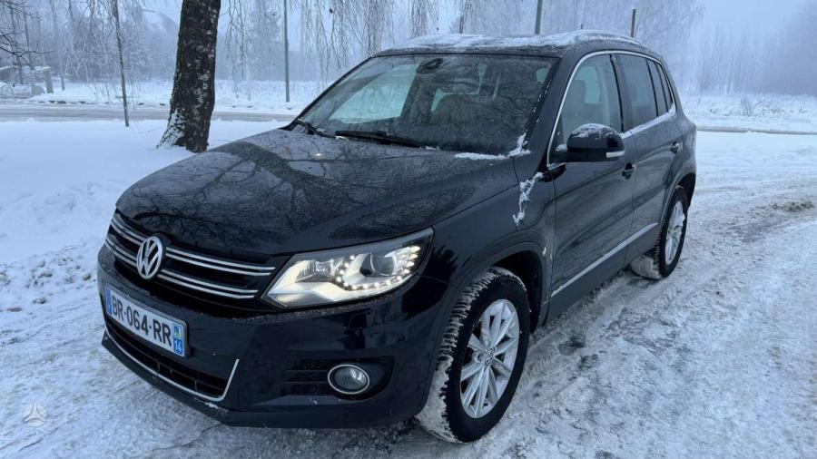 Melns Volkswagen Tiguan 2011 Tauragė, ar dzinēja tilpumu 1.97 L un nobraukumu 301 tūkst. km par 7700 €, foto 2 vietnē AUTOMOTO.COM.LV