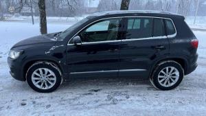 Melns Volkswagen Tiguan 2011 Tauragė, ar dzinēja tilpumu 1.97 L un nobraukumu 301 tūkst. km par 7700 €, foto 4 vietnē AUTOMOTO.COM.LV