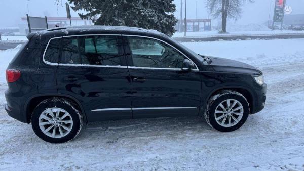 Melns Volkswagen Tiguan 2011 Tauragė, ar dzinēja tilpumu 1.97 L un nobraukumu 301 tūkst. km par 7700 €, foto 5 vietnē AUTOMOTO.COM.LV