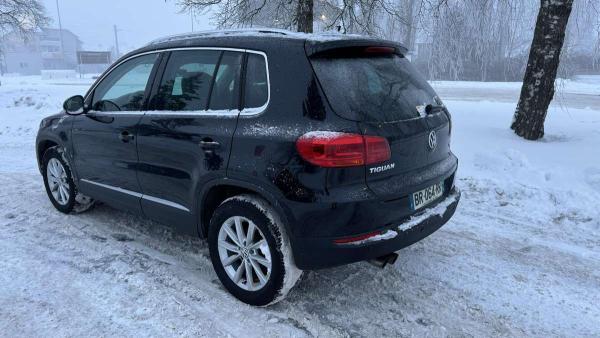 Melns Volkswagen Tiguan 2011 Tauragė, ar dzinēja tilpumu 1.97 L un nobraukumu 301 tūkst. km par 7700 €, foto 6 vietnē AUTOMOTO.COM.LV
