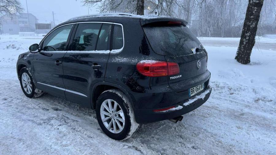 Melns Volkswagen Tiguan 2011 Tauragė, ar dzinēja tilpumu 1.97 L un nobraukumu 301 tūkst. km par 7700 €, foto 6 vietnē AUTOMOTO.COM.LV