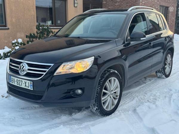 Black Volkswagen Tiguan 2011 in Taurage, with an engine capacity of 1.97 L and mileage of 255 thousand km for 6500 €, photo 2 on AUTOMOTO.COM.LV
