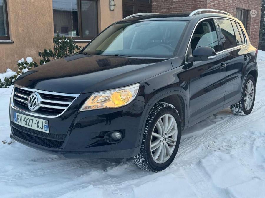 Melns Volkswagen Tiguan 2011 Tauragė, ar dzinēja tilpumu 1.97 L un nobraukumu 255 tūkst. km par 6500 €, foto 2 vietnē AUTOMOTO.COM.LV