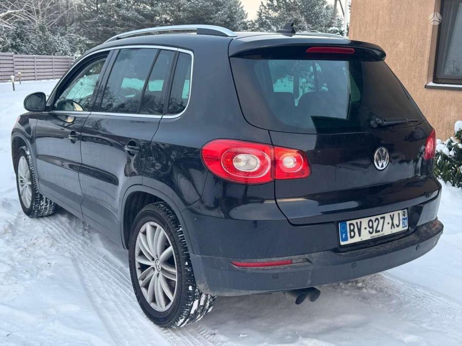Melns Volkswagen Tiguan 2011 Tauragė, ar dzinēja tilpumu 1.97 L un nobraukumu 255 tūkst. km par 6500 €, foto 3 vietnē AUTOMOTO.COM.LV