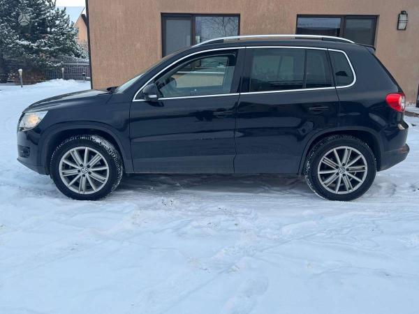 Black Volkswagen Tiguan 2011 in Taurage, with an engine capacity of 1.97 L and mileage of 255 thousand km for 6500 €, photo 5 on AUTOMOTO.COM.LV