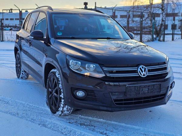 Black Volkswagen Tiguan 2011 in Rokiskis, with an engine capacity of 1.97 L and mileage of 286 thousand km for 6550 €, photo 5 on AUTOMOTO.COM.LV