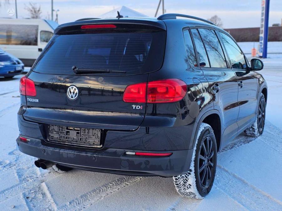 Melns Volkswagen Tiguan 2011 Rokiškis, ar dzinēja tilpumu 1.97 L un nobraukumu 286 tūkst. km par 6550 €, foto 8 vietnē AUTOMOTO.COM.LV