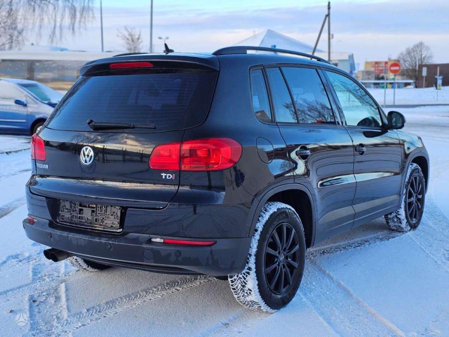 Melns Volkswagen Tiguan 2011 Rokiškis, ar dzinēja tilpumu 1.97 L un nobraukumu 286 tūkst. km par 6550 €, foto 9 vietnē AUTOMOTO.COM.LV