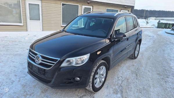 Black Volkswagen Tiguan 2011 in Vilnius, with an engine capacity of 1.97 L and mileage of 217 thousand km for 6850 €, photo 1 on AUTOMOTO.COM.LV