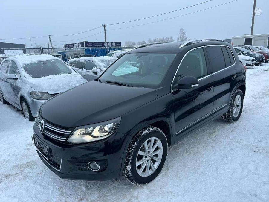 Black Volkswagen Tiguan 2011 in Kaunas, with an engine capacity of 1.97 L and mileage of 216 thousand km for 8850 €, photo 1 on AUTOMOTO.COM.LV