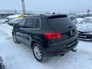 Black Volkswagen Tiguan 2011 in Kaunas, with an engine capacity of 1.97 L and mileage of 216 thousand km for 8850 €, photo 3 on AUTOMOTO.COM.LV