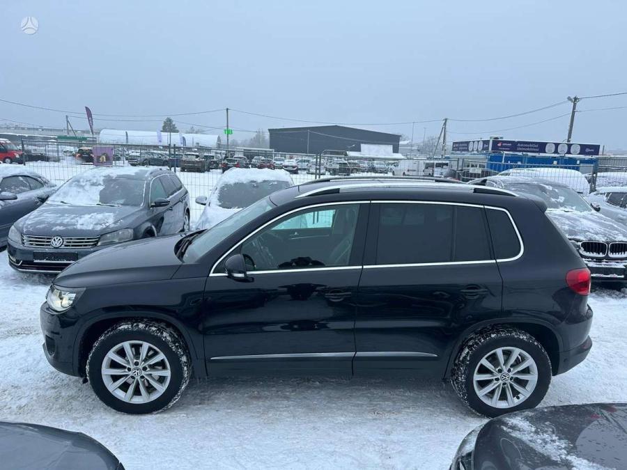 Black Volkswagen Tiguan 2011 in Kaunas, with an engine capacity of 1.97 L and mileage of 216 thousand km for 8850 €, photo 8 on AUTOMOTO.COM.LV