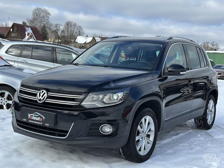 Black Volkswagen Tiguan 2011 in Pabrade, with an engine capacity of 2.00 L and mileage of 219 thousand km for 8799 €, photo 1 on AUTOMOTO.COM.LV