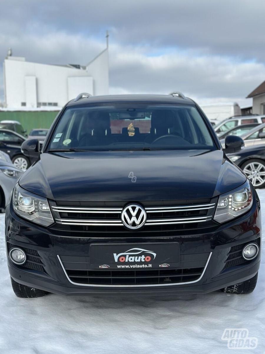 Black Volkswagen Tiguan 2011 in Pabrade, with an engine capacity of 2.00 L and mileage of 219 thousand km for 8799 €, photo 3 on AUTOMOTO.COM.LV