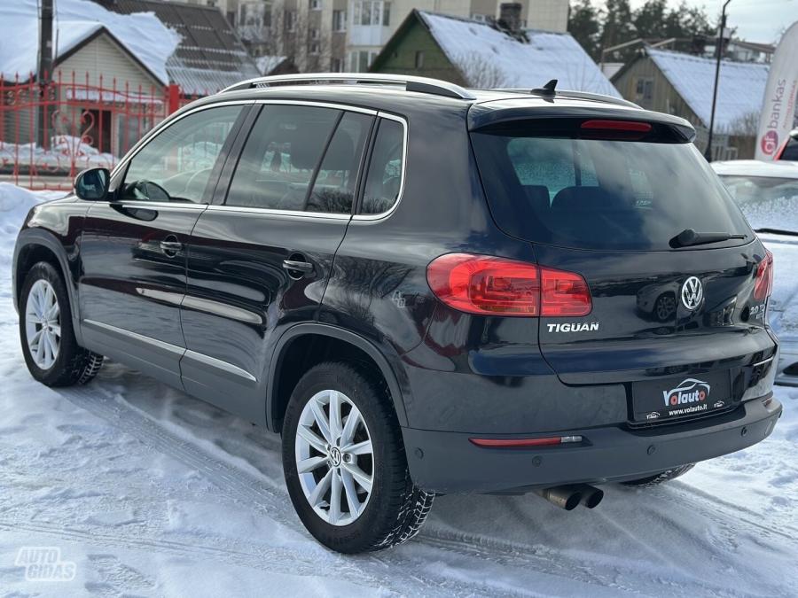 Black Volkswagen Tiguan 2011 in Pabrade, with an engine capacity of 2.00 L and mileage of 219 thousand km for 8799 €, photo 5 on AUTOMOTO.COM.LV