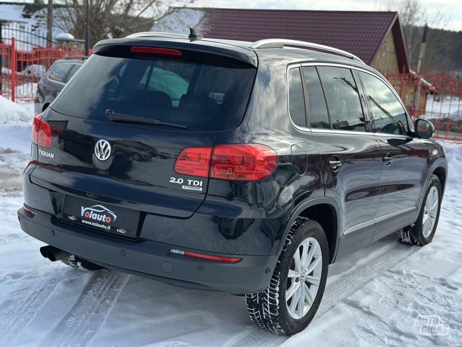 Black Volkswagen Tiguan 2011 in Pabrade, with an engine capacity of 2.00 L and mileage of 219 thousand km for 8799 €, photo 6 on AUTOMOTO.COM.LV