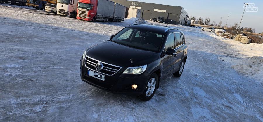 Black Volkswagen Tiguan 2011 in Kaunas, with an engine capacity of 2.00 L and mileage of 310 thousand km for 6850 €, photo 3 on AUTOMOTO.COM.LV