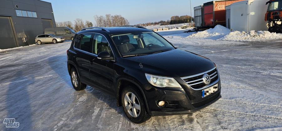 Black Volkswagen Tiguan 2011 in Kaunas, with an engine capacity of 2.00 L and mileage of 310 thousand km for 6850 €, photo 6 on AUTOMOTO.COM.LV