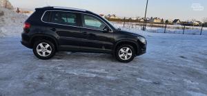 Black Volkswagen Tiguan 2011 in Kaunas, with an engine capacity of 2.00 L and mileage of 310 thousand km for 6850 €, photo 7 on AUTOMOTO.COM.LV