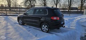 Black Volkswagen Tiguan 2011 in Kaunas, with an engine capacity of 2.00 L and mileage of 310 thousand km for 6850 €, photo 12 on AUTOMOTO.COM.LV
