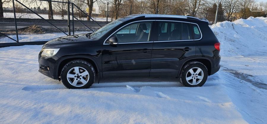 Black Volkswagen Tiguan 2011 in Kaunas, with an engine capacity of 2.00 L and mileage of 310 thousand km for 6850 €, photo 13 on AUTOMOTO.COM.LV