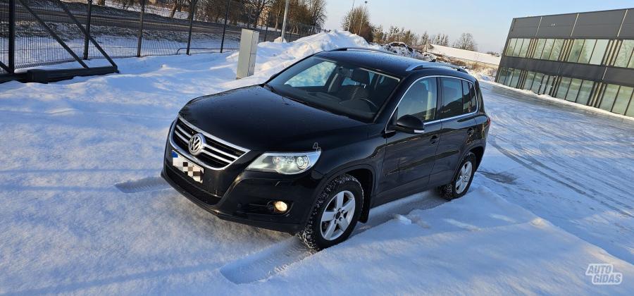 Black Volkswagen Tiguan 2011 in Kaunas, with an engine capacity of 2.00 L and mileage of 310 thousand km for 6850 €, photo 16 on AUTOMOTO.COM.LV