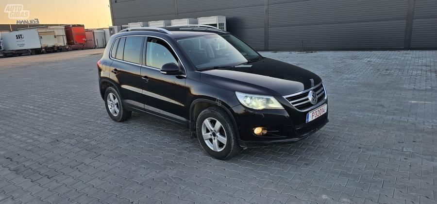Black Volkswagen Tiguan 2011 in Kaunas, with an engine capacity of 2.00 L and mileage of 310 thousand km for 6650 €, photo 1 on AUTOMOTO.COM.LV