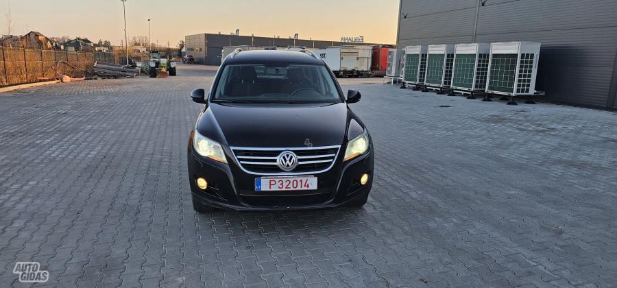 Black Volkswagen Tiguan 2011 in Kaunas, with an engine capacity of 2.00 L and mileage of 310 thousand km for 6650 €, photo 2 on AUTOMOTO.COM.LV