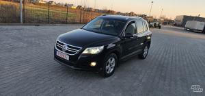 Black Volkswagen Tiguan 2011 in Kaunas, with an engine capacity of 2.00 L and mileage of 310 thousand km for 6650 €, photo 4 on AUTOMOTO.COM.LV