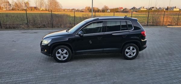 Black Volkswagen Tiguan 2011 in Kaunas, with an engine capacity of 2.00 L and mileage of 310 thousand km for 6650 €, photo 5 on AUTOMOTO.COM.LV