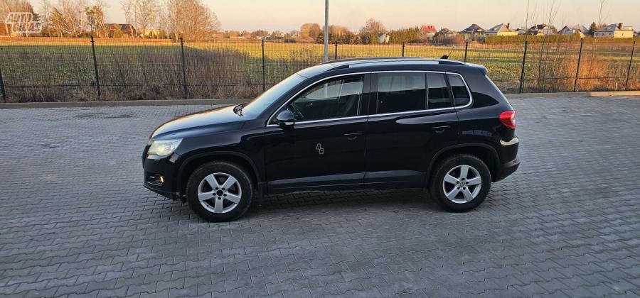 Black Volkswagen Tiguan 2011 in Kaunas, with an engine capacity of 2.00 L and mileage of 310 thousand km for 6650 €, photo 5 on AUTOMOTO.COM.LV