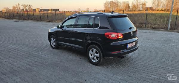 Black Volkswagen Tiguan 2011 in Kaunas, with an engine capacity of 2.00 L and mileage of 310 thousand km for 6650 €, photo 7 on AUTOMOTO.COM.LV