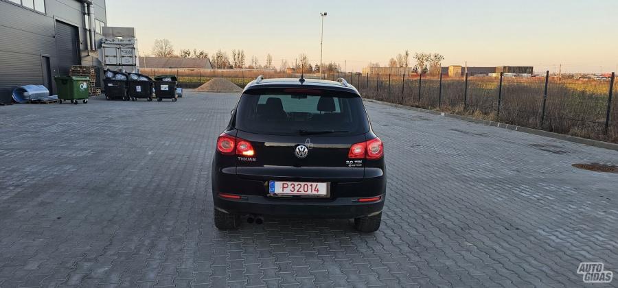Black Volkswagen Tiguan 2011 in Kaunas, with an engine capacity of 2.00 L and mileage of 310 thousand km for 6650 €, photo 8 on AUTOMOTO.COM.LV