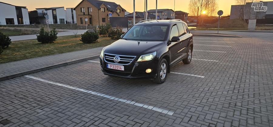 Black Volkswagen Tiguan 2011 in Kaunas, with an engine capacity of 2.00 L and mileage of 310 thousand km for 6650 €, photo 14 on AUTOMOTO.COM.LV