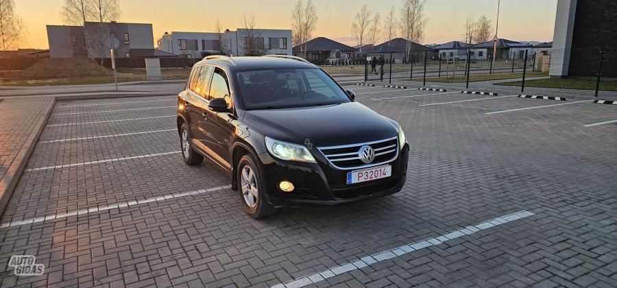 Black Volkswagen Tiguan 2011 in Kaunas, with an engine capacity of 2.00 L and mileage of 310 thousand km for 6650 €, photo 16 on AUTOMOTO.COM.LV