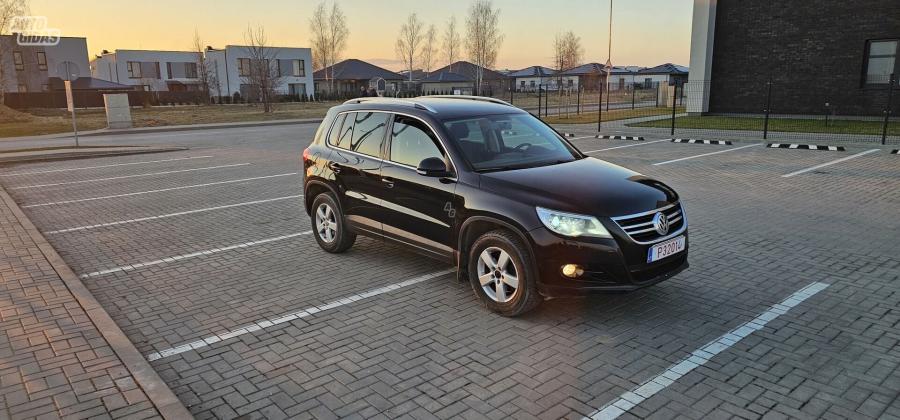 Black Volkswagen Tiguan 2011 in Kaunas, with an engine capacity of 2.00 L and mileage of 310 thousand km for 6650 €, photo 17 on AUTOMOTO.COM.LV