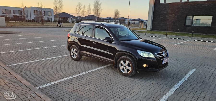 Black Volkswagen Tiguan 2011 in Kaunas, with an engine capacity of 2.00 L and mileage of 310 thousand km for 6650 €, photo 18 on AUTOMOTO.COM.LV