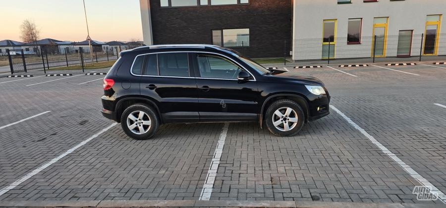 Black Volkswagen Tiguan 2011 in Kaunas, with an engine capacity of 2.00 L and mileage of 310 thousand km for 6650 €, photo 19 on AUTOMOTO.COM.LV
