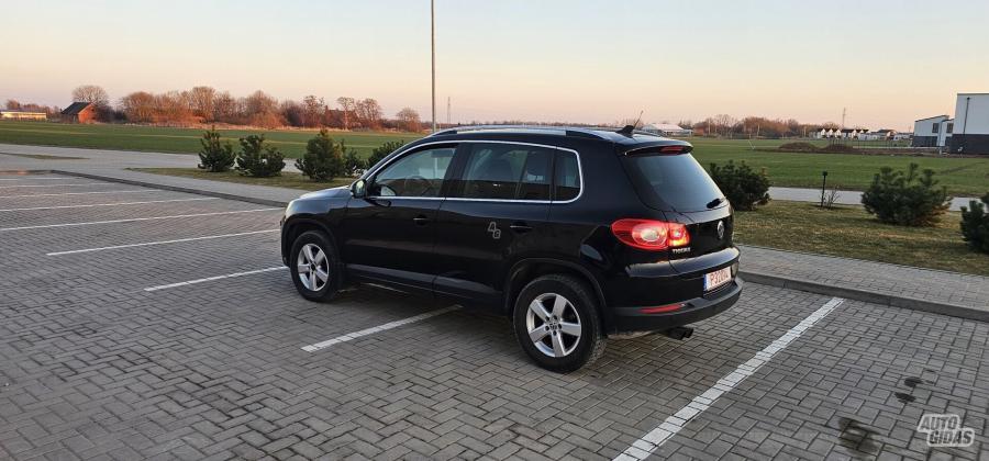 Black Volkswagen Tiguan 2011 in Kaunas, with an engine capacity of 2.00 L and mileage of 310 thousand km for 6650 €, photo 23 on AUTOMOTO.COM.LV